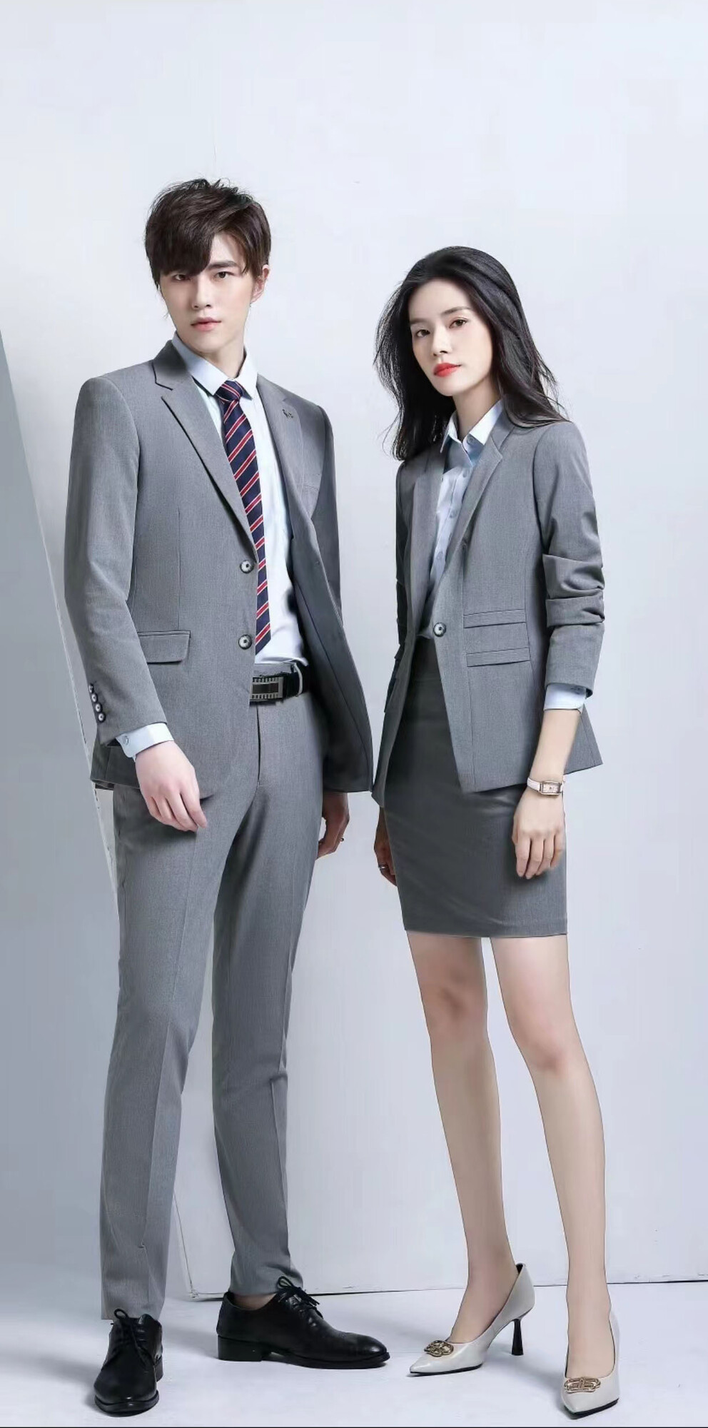 1个女孩,领带,1男孩,衬衫,正式的,裙子,黑发,夹克,套装,白衬衫,高跟鞋,裤子,腰带,有领衬衫,-豆友nobM的以图出图-图片美化作品